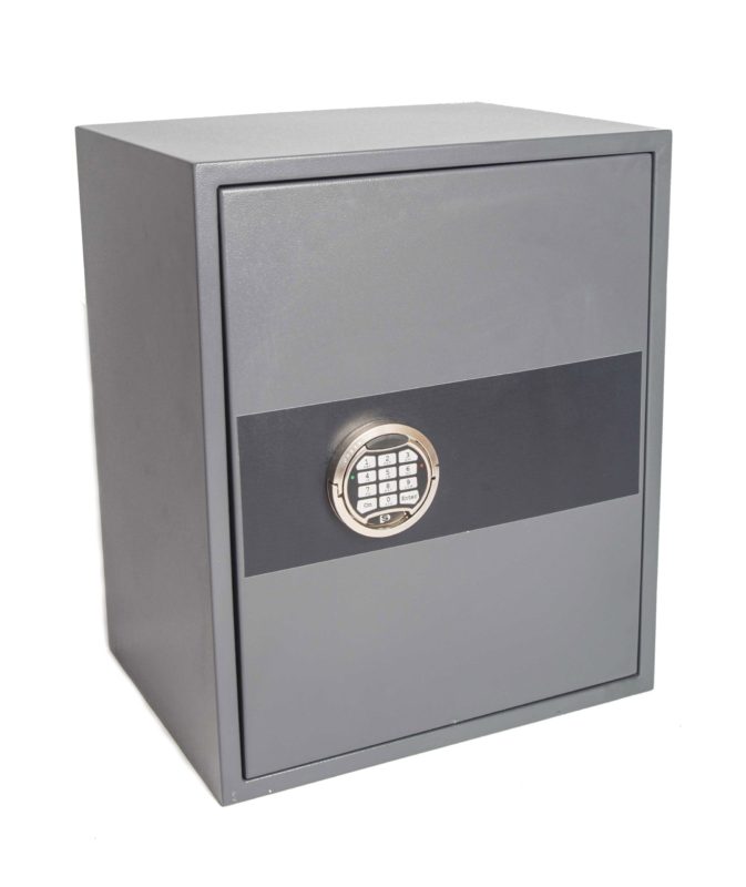 Invictus S2 size 3E - Safe Within The Box